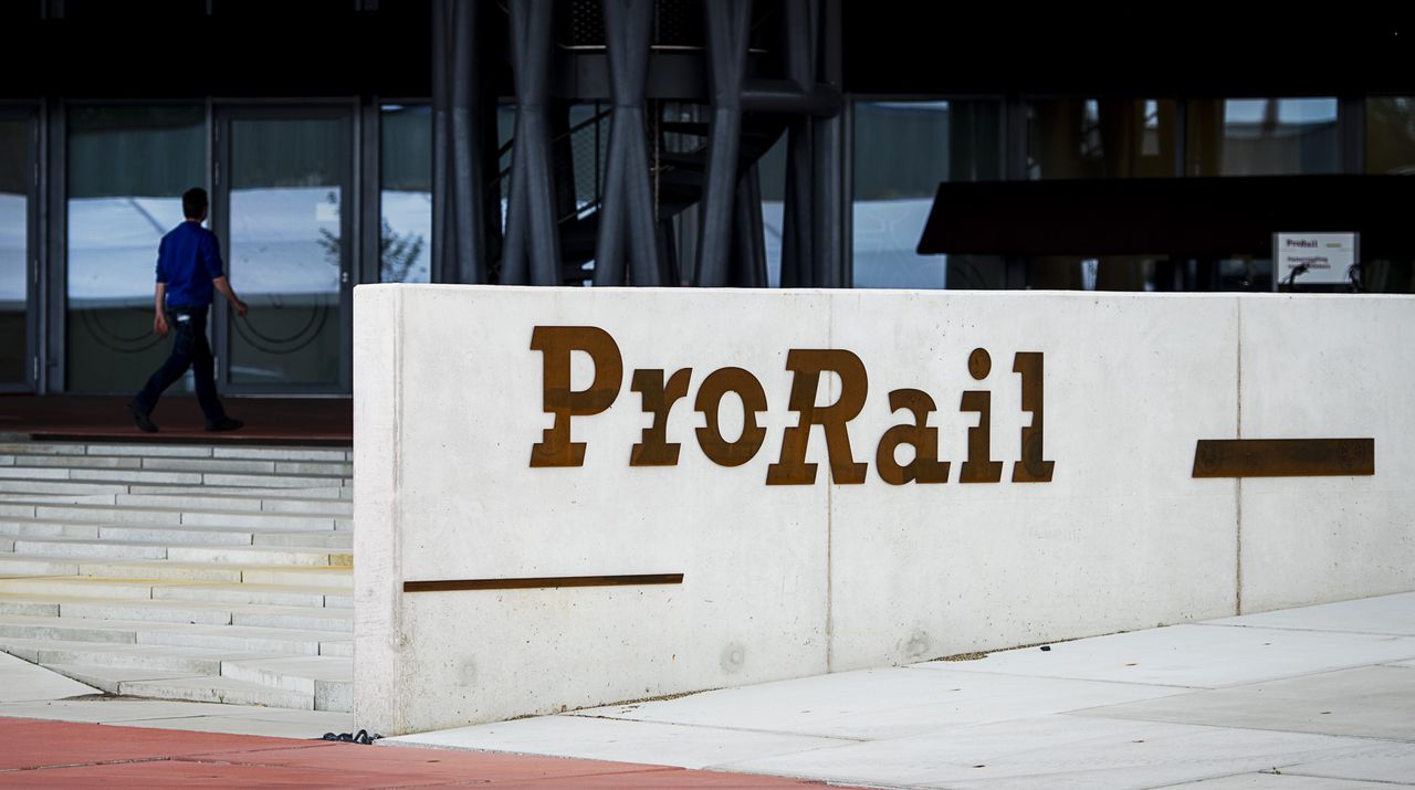 ‘Kabinet wil leiding bij ProRail overnemen’ - NRC