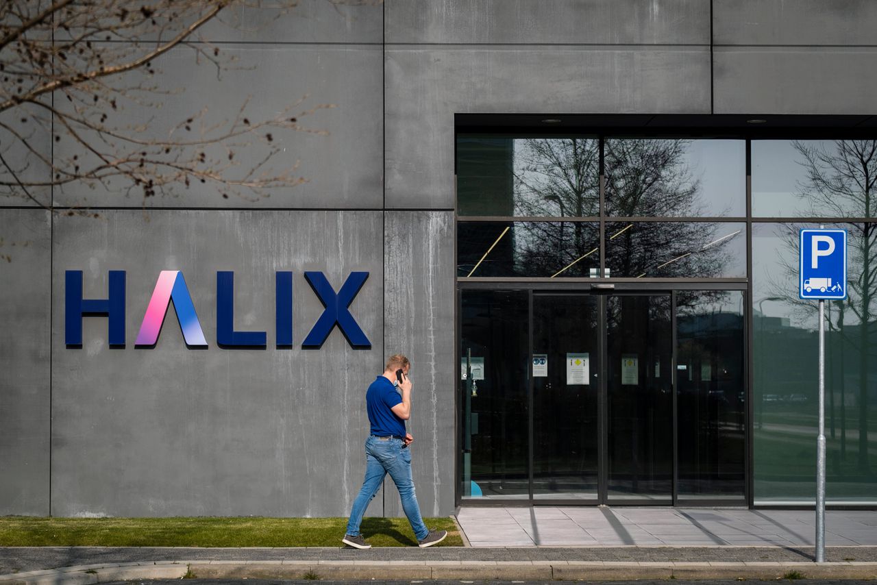 EMA: Halix-fabriek in Leiden mag AstraZeneca-vaccins voor EU produceren ...