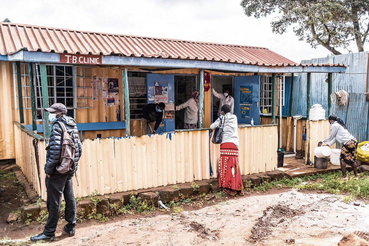 Terwijl Afrika zich richt op corona, razen tbc, aids en hiv er ...