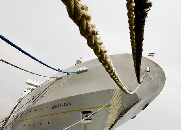 Nieuwe afboeking ss Rotterdam zorgt voor miljoenenverlies Woonbron - NRC