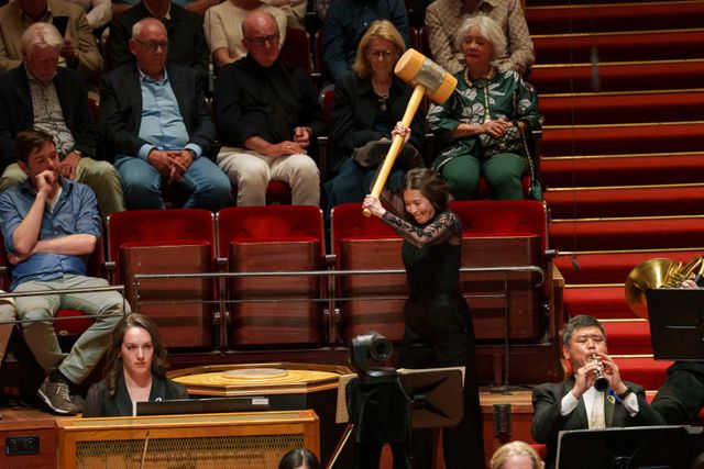 Zinderende strijkers, rammende pauken en een levenslustig optimisme in ...