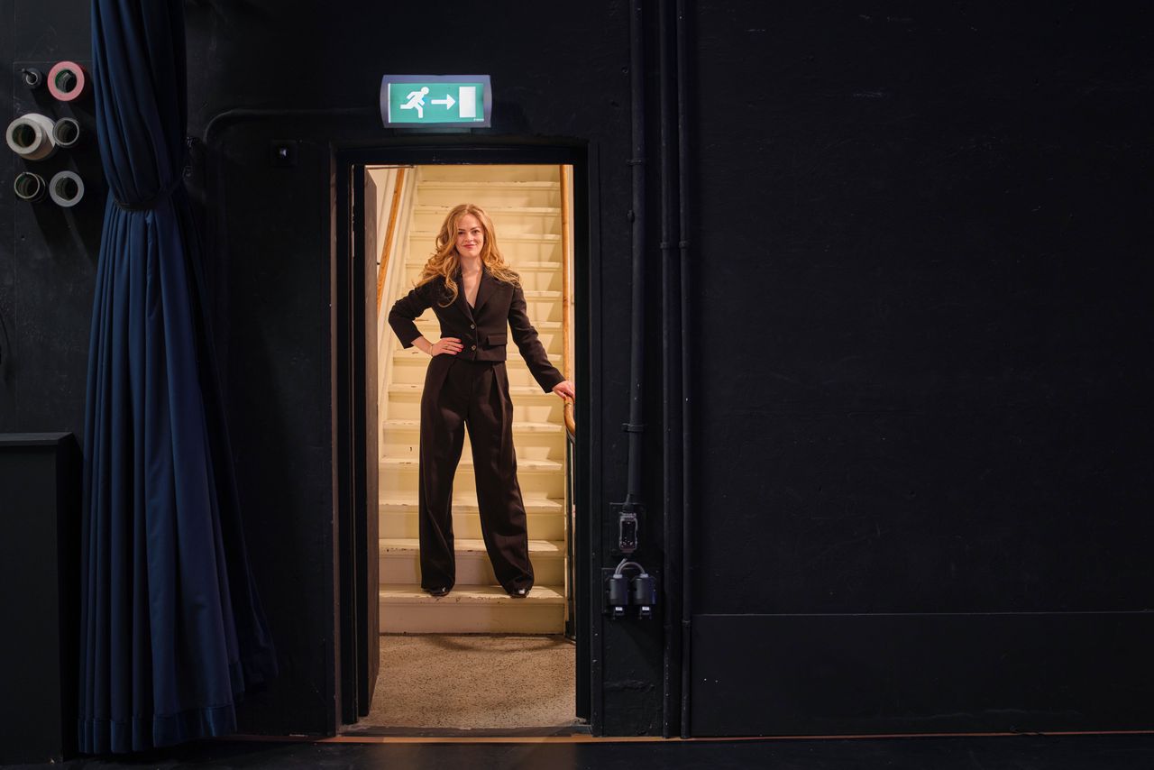 Cabaretier Lisa Ostermann definieert mensen door hoe ze met de wc ...