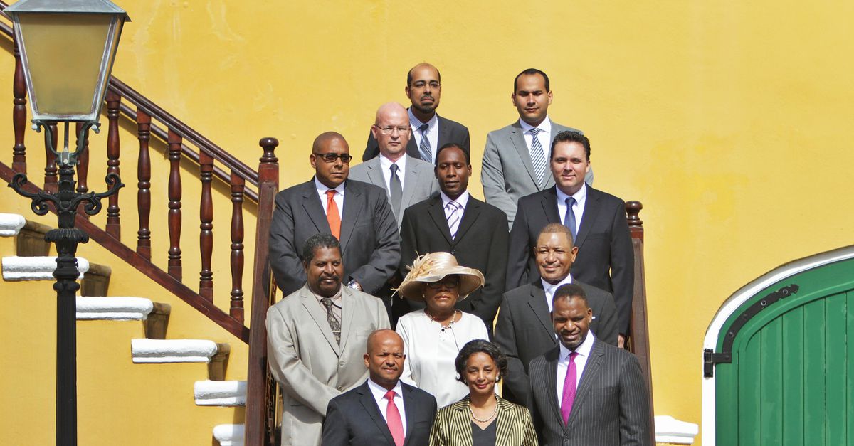 Minister Curaçao stapt op vanwege strafrechtelijk onderzoek - NRC