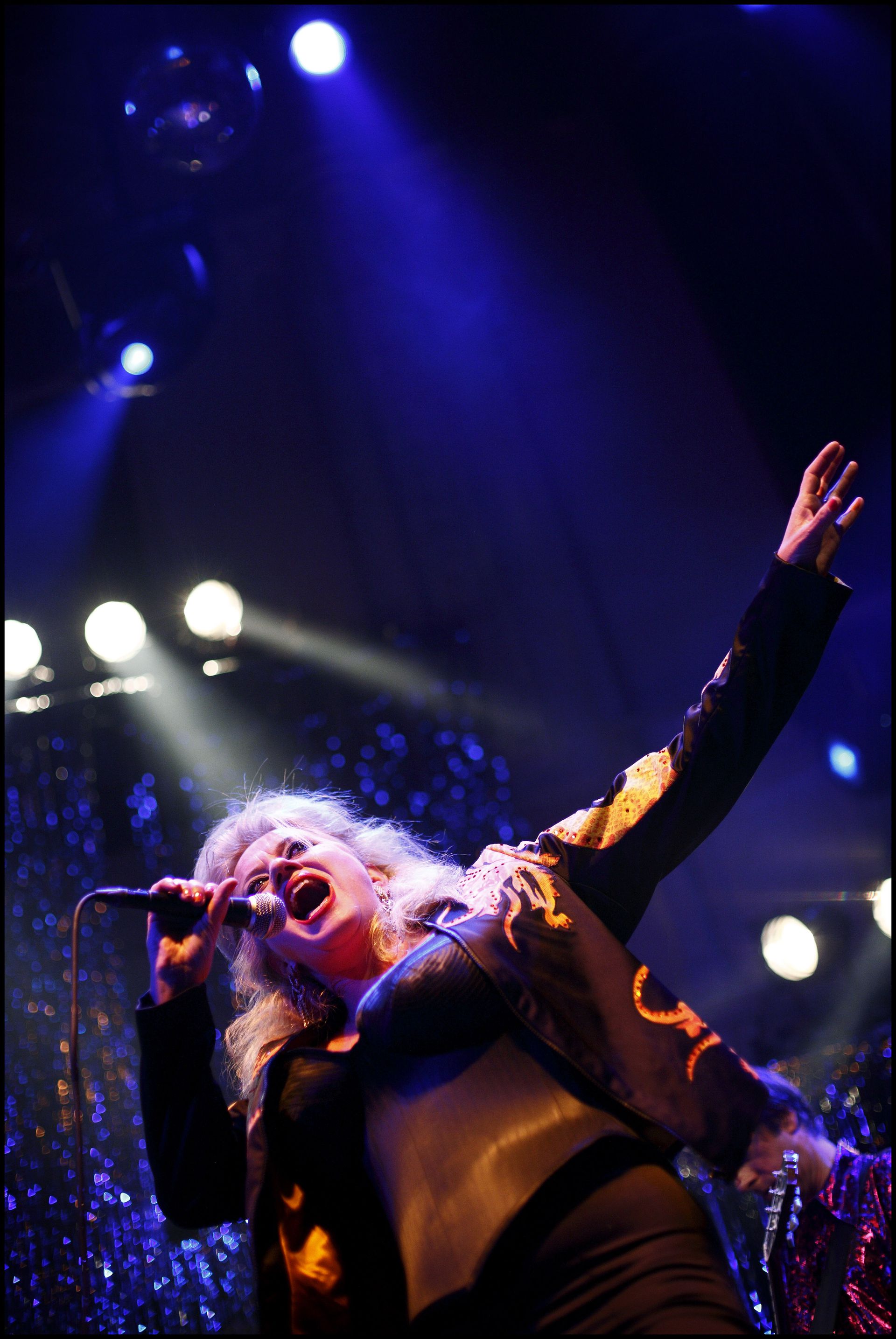 Vals zingen op Nacht van de Glamrock - NRC