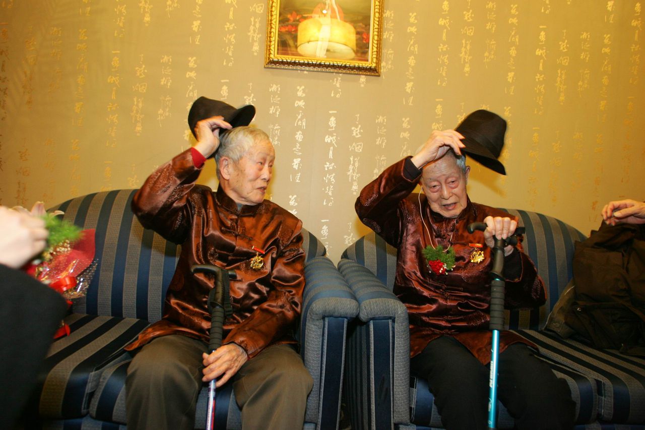 Tweeling overleden - NRC