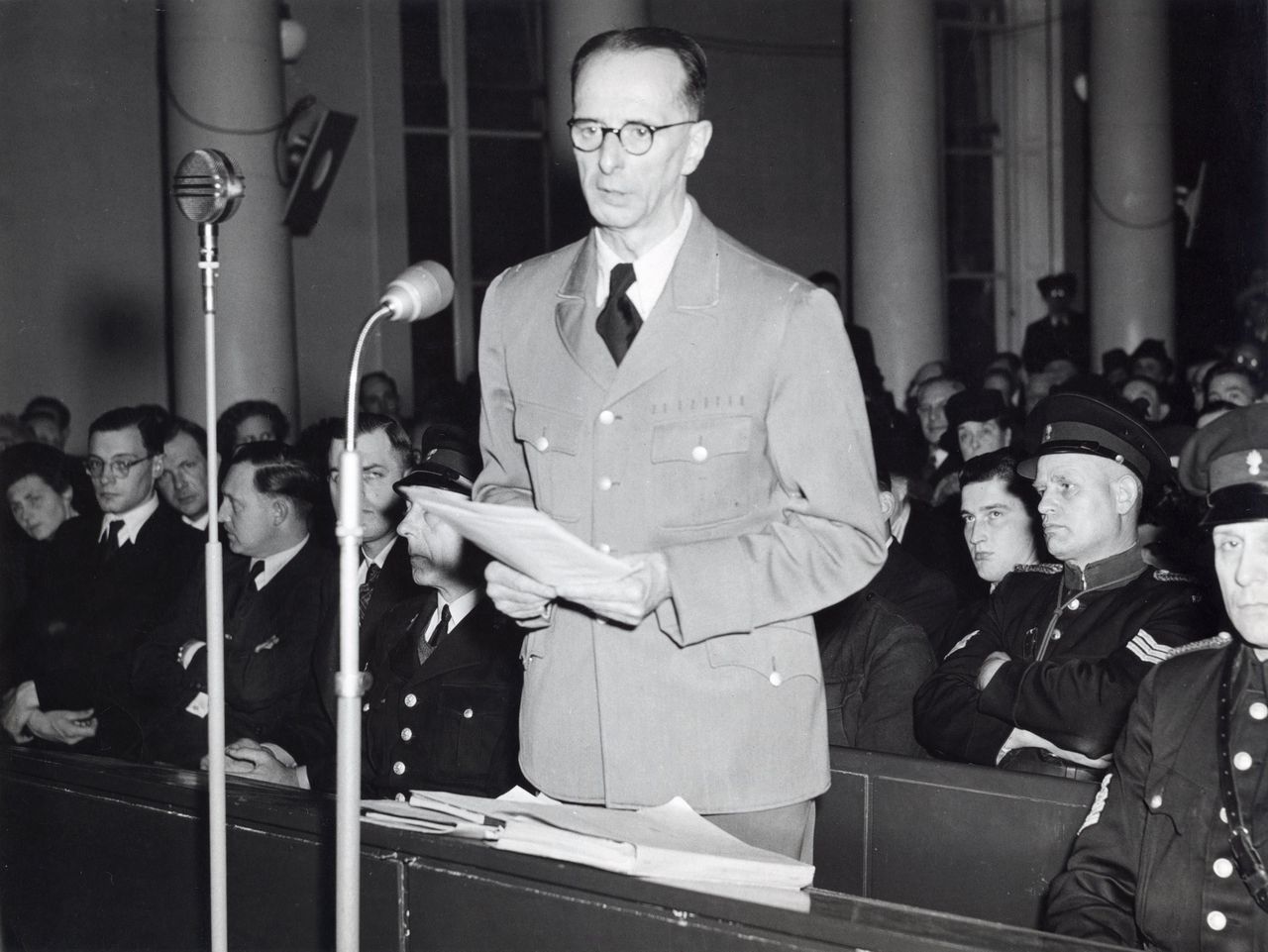 Brieven van een oorlogsmisdadiger ontdekt: SS-baas Rauter zag zichzelf ...