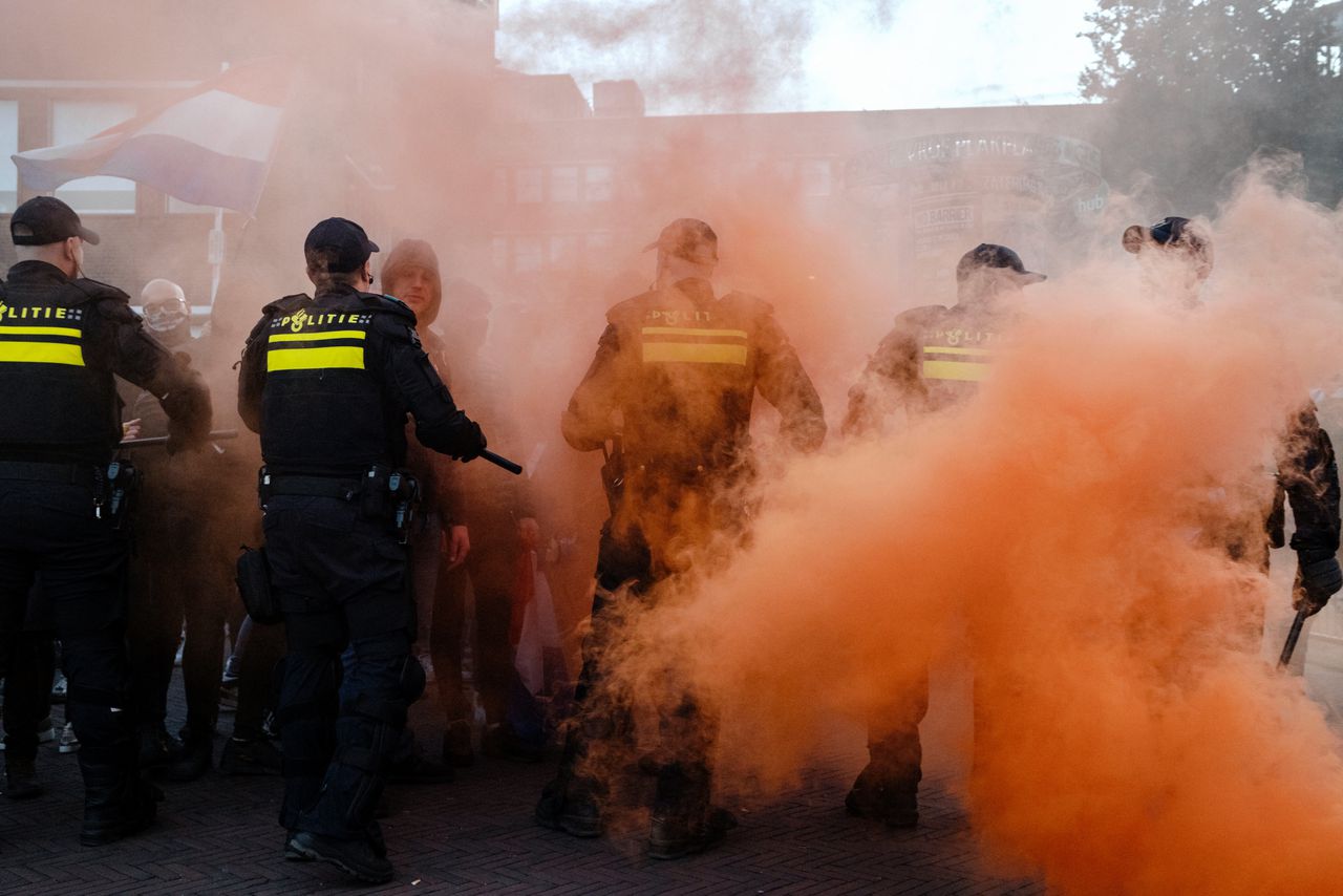 Van azc-protest naar azc-protest: ‘Als de politie geweld gebruikt, gaan ...