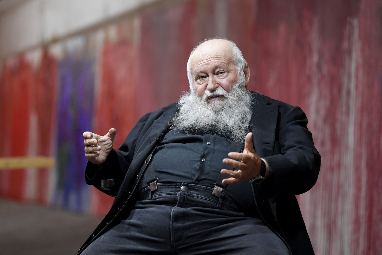 Nitsch wilde de zintuigen prikkelen met offers, bloed en organen - NRC