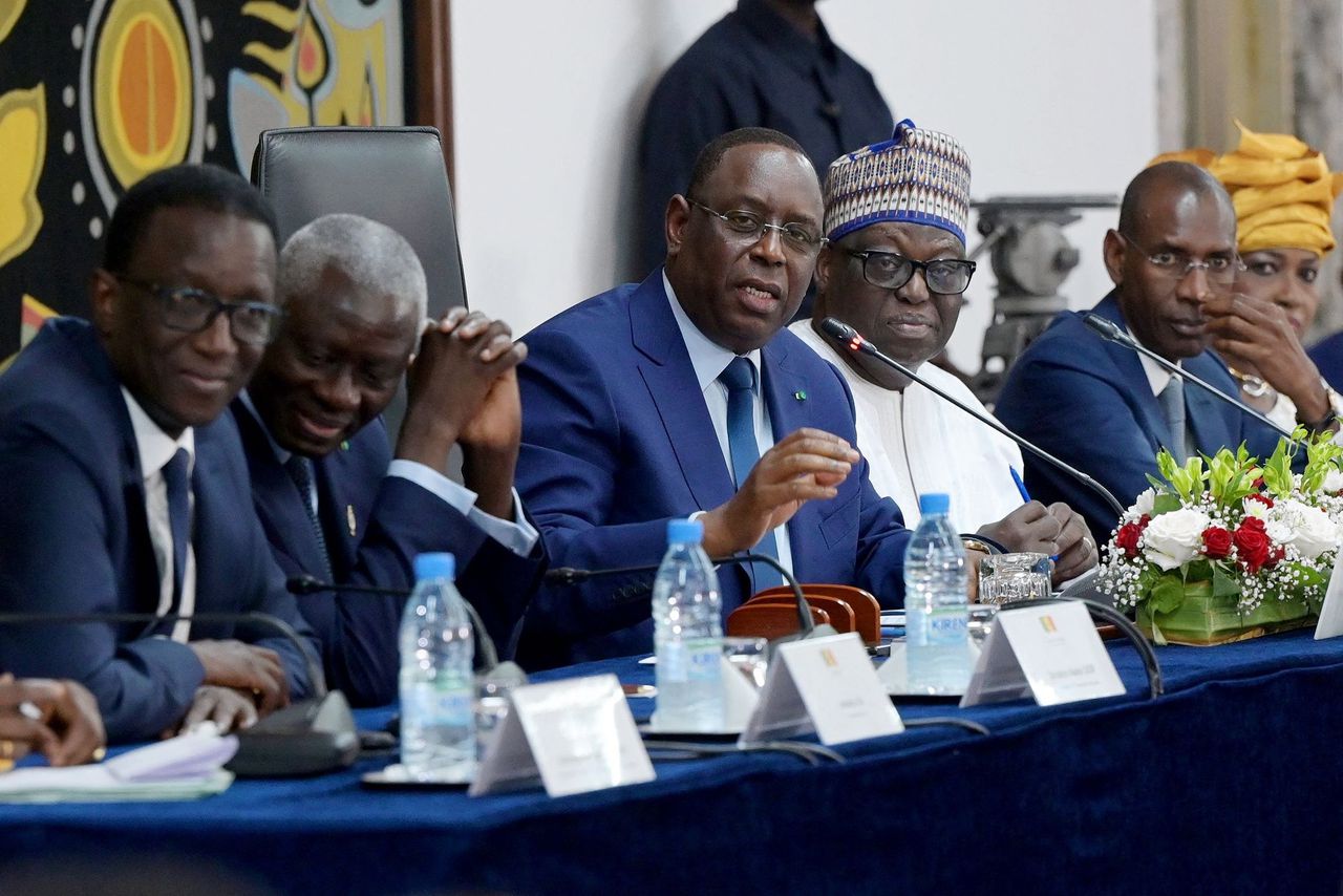 President stort schijnbaar stabiel Senegal in diepe politieke crisis ...