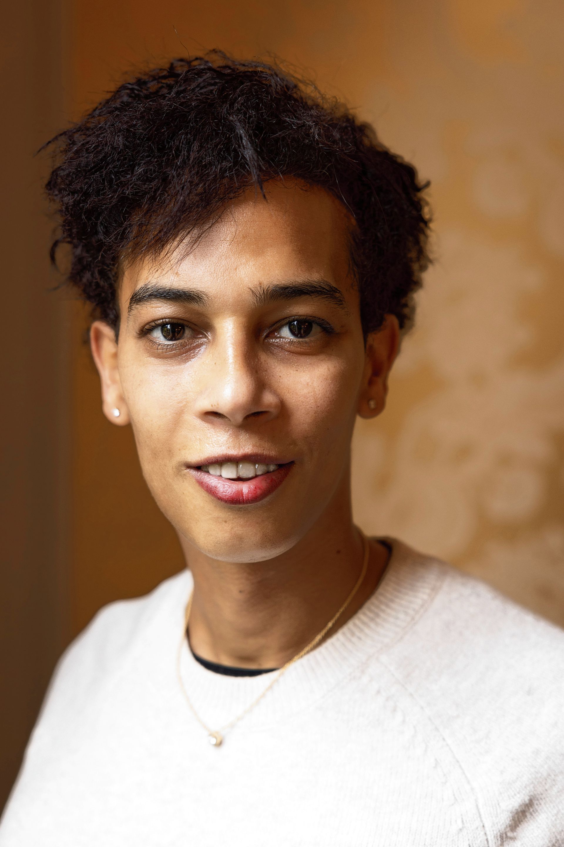Herman de Coninckprijs voor dichtdebuut Alara Adilow - NRC