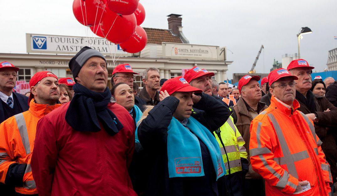 Nieuwe staking juni: 24 uur geen openbaar vervoer - NRC