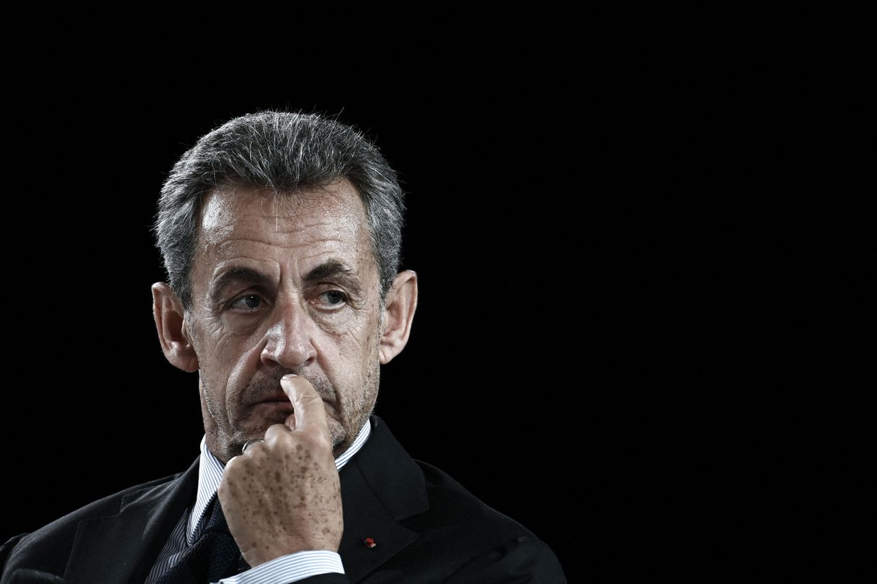 Sarkozy definitief veroordeeld voor corruptie en omkoping: een jaar enkelband - NRC