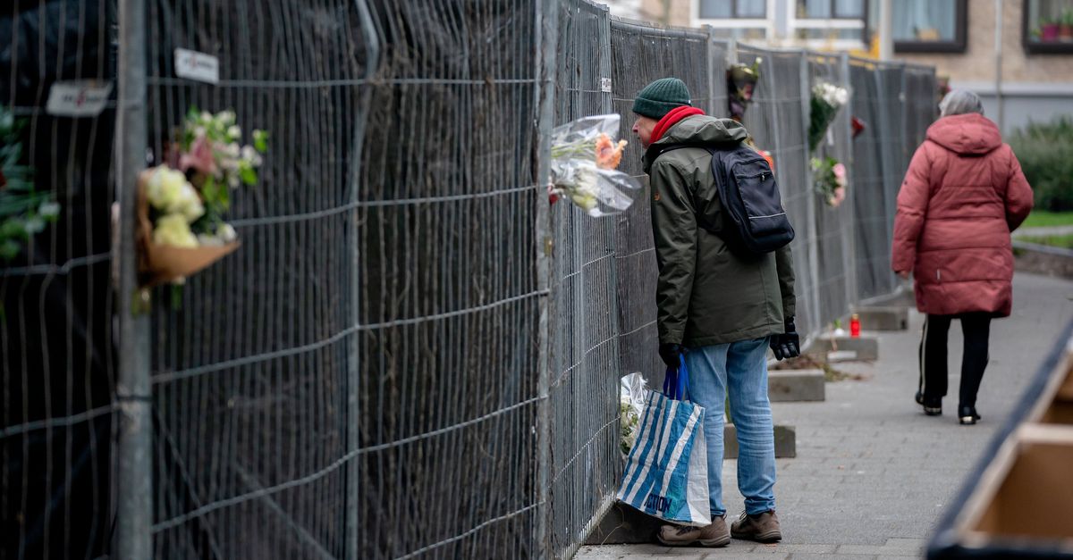 Na de explosies slapen sommige bewoners van de Tarwekamp nog met hun ...