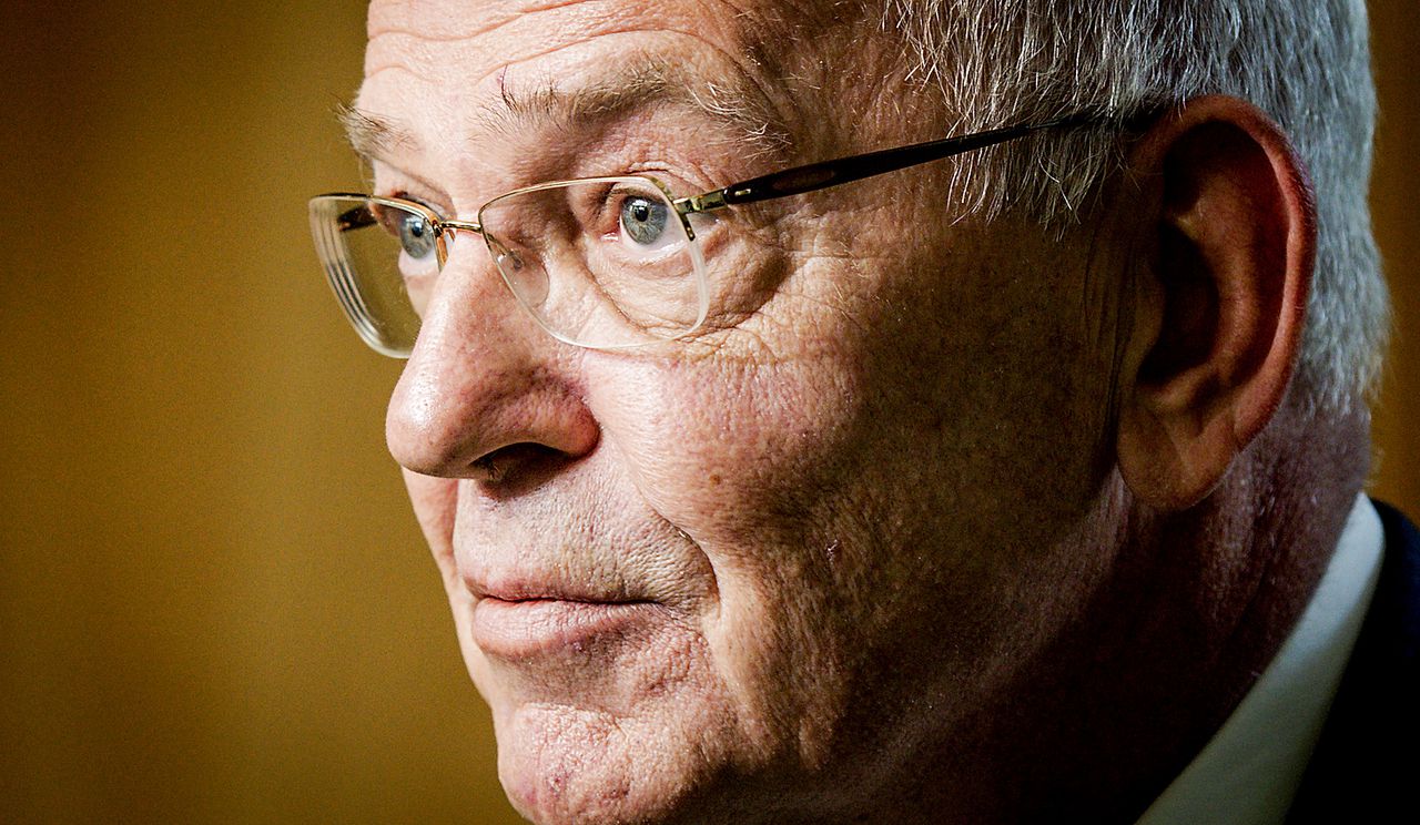 ‘Gerrit Zalm vertrekt voortijdig bij ABN Amro’ - NRC