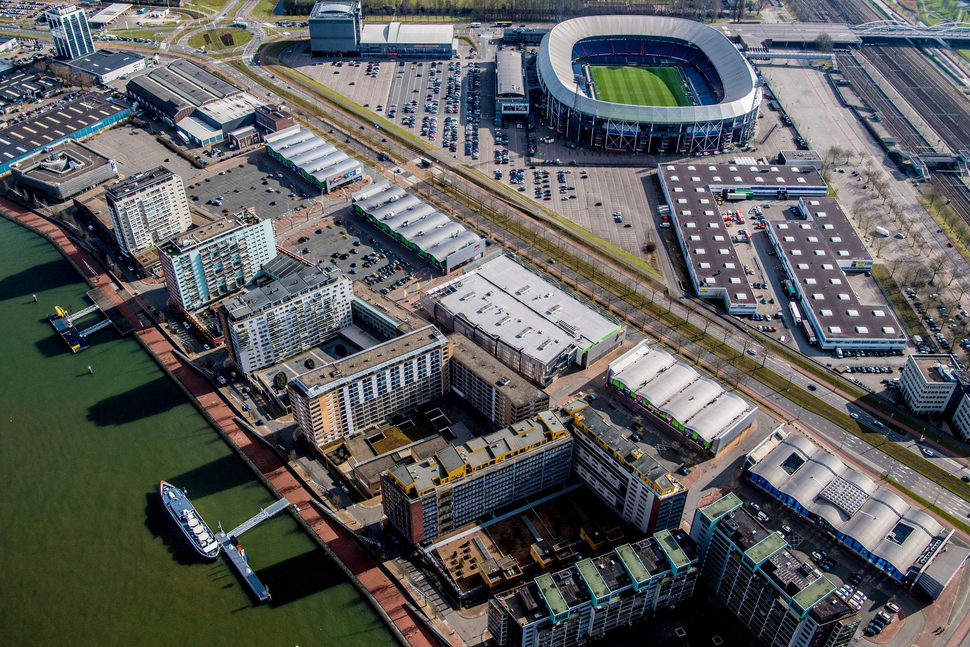 Twee terreurverdachten opgepakt in Rotterdam - NRC