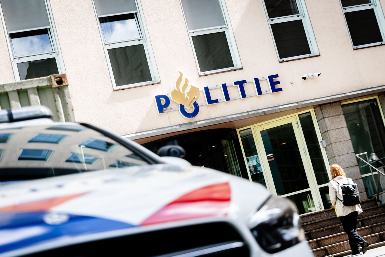 Chefs Basisteam Centrum Rotterdamse politie leggen hun functie neer - NRC