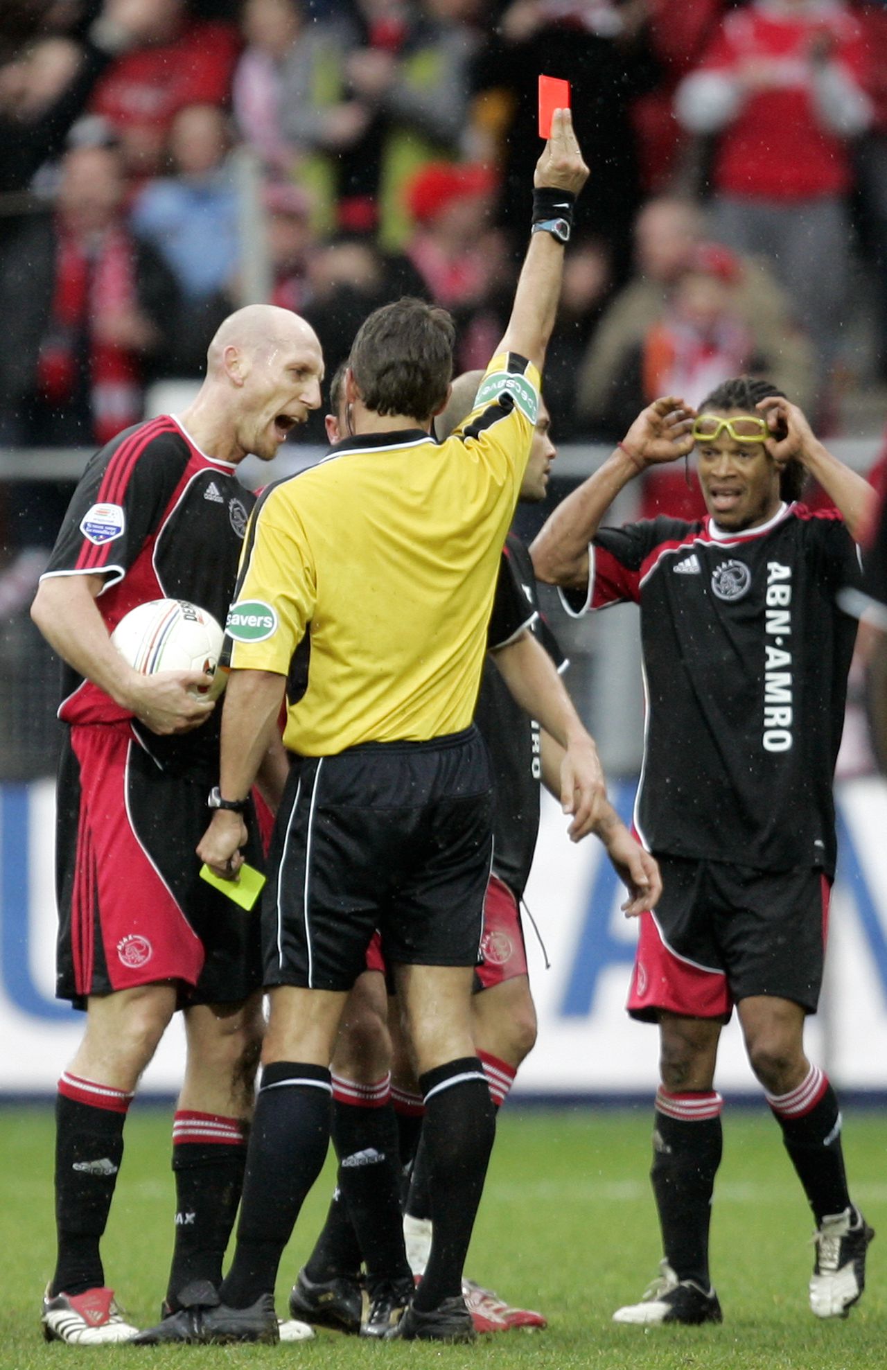 Stop met dat strenge gefluit! - NRC