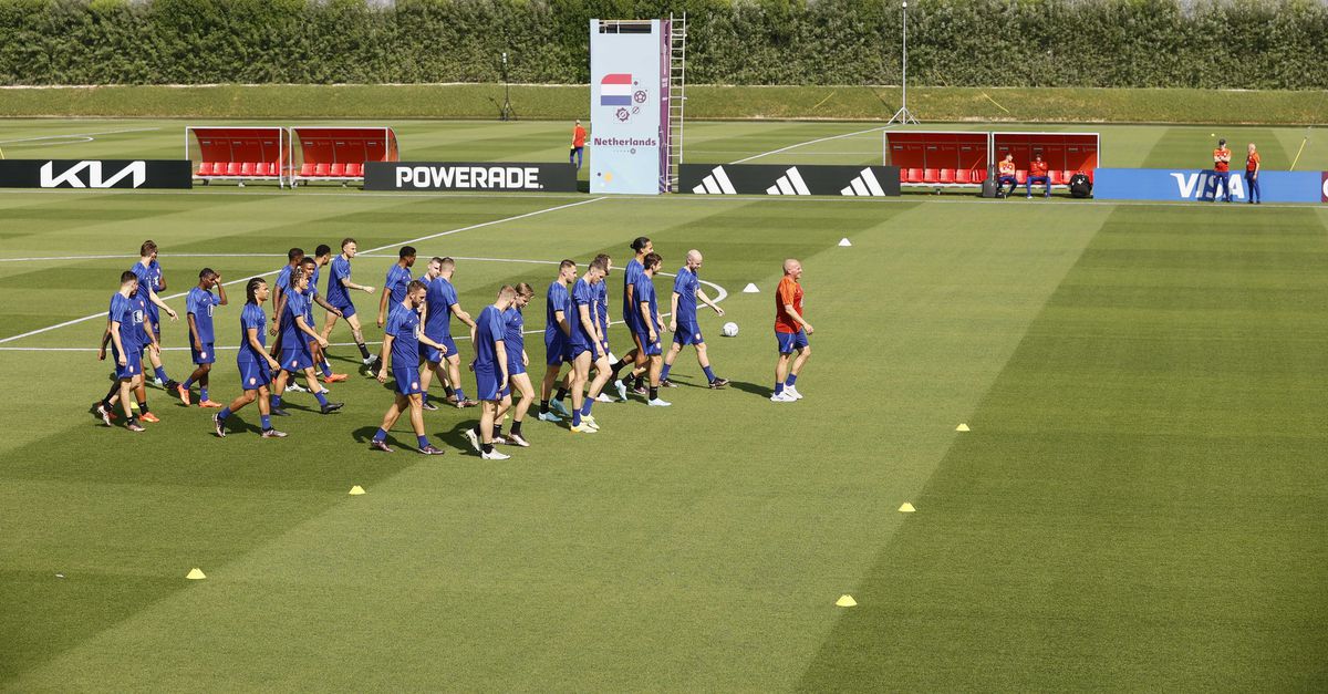 Oranje begonnen met eerste training in Qatar - NRC