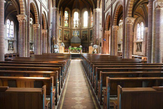 Vertrouwen in kerk de afgelopen twintig jaar nog nooit zo laag - NRC
