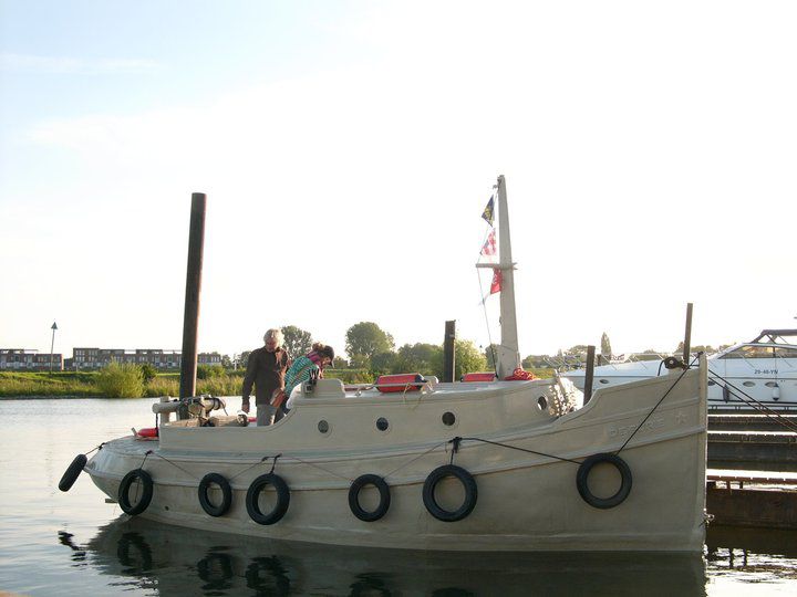 Naar Engeland varen in een boot van karton - NRC