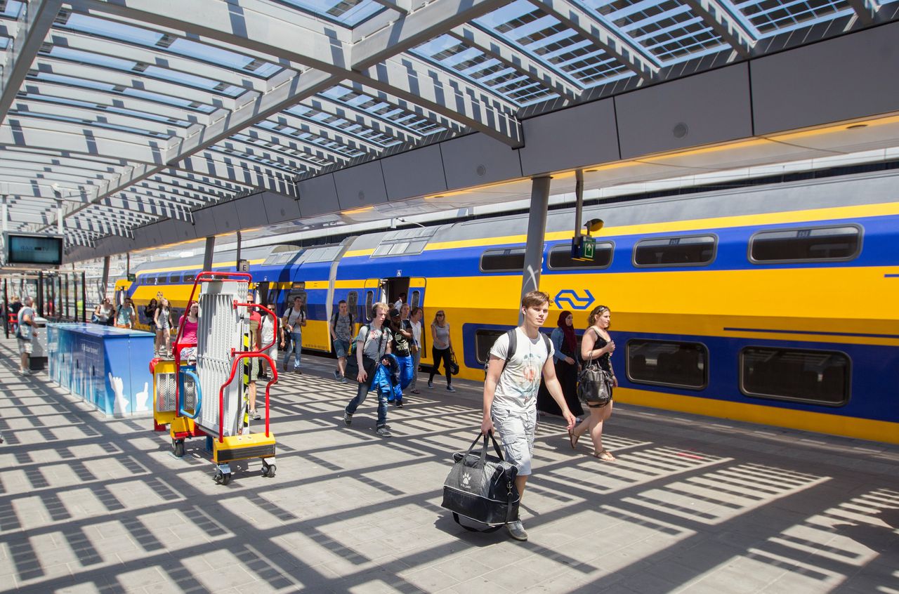 Eind 2019 langere treinen tussen Utrecht en A’dam - NRC