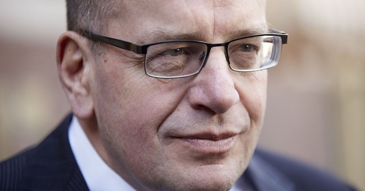 Teeven wilde strenger strafrecht door te bezuinigen op rechtsbijstand - NRC