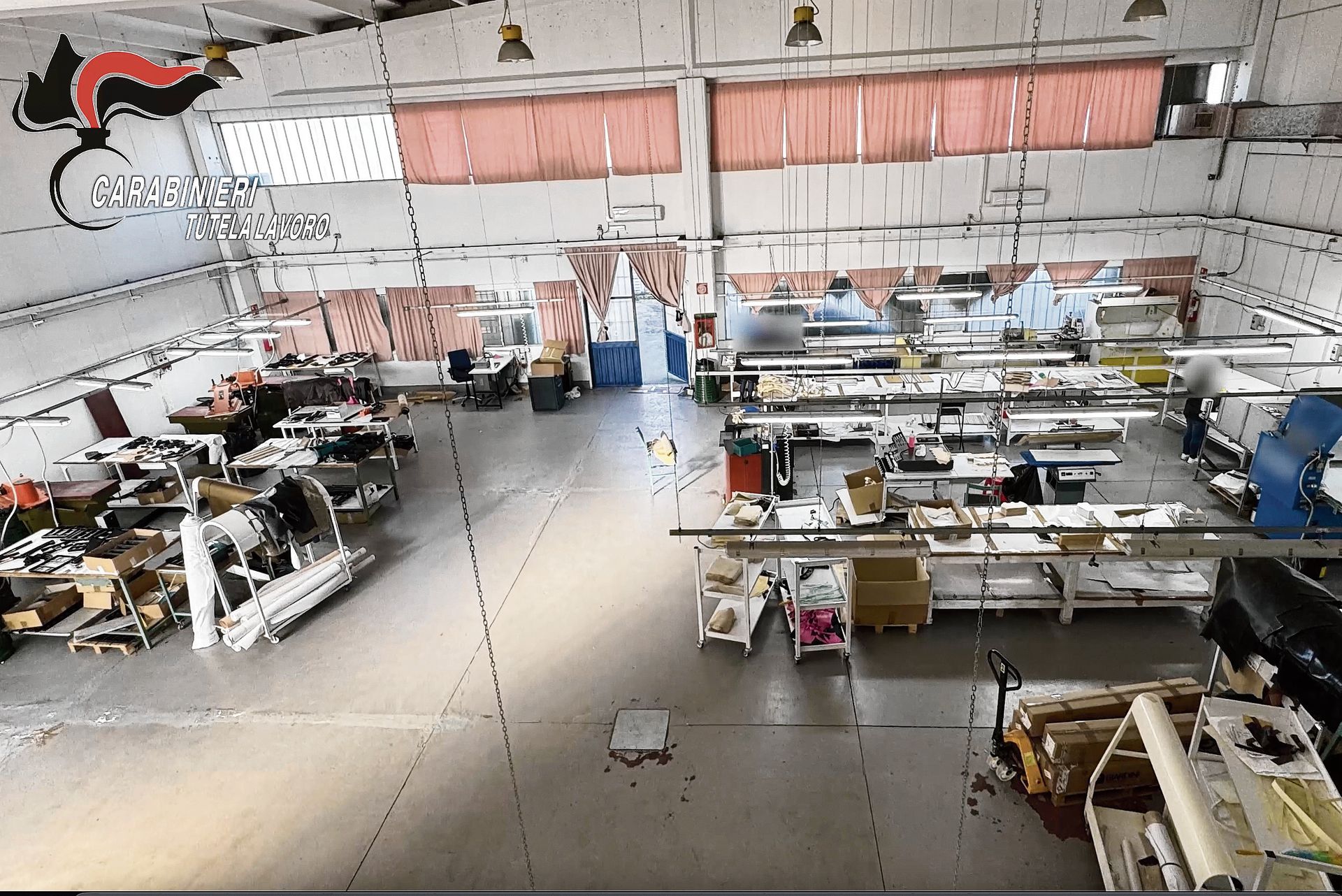 Een handtas van Dior, ‘made in’ een sweatshop in Milaan - NRC