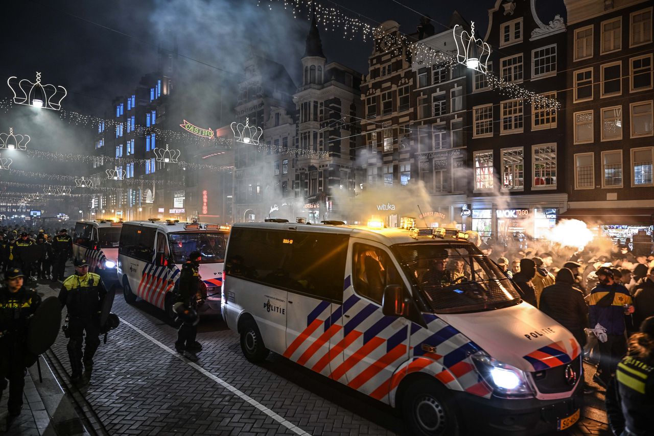 Hotelmedewerker die locaties Israëlische fans doorstuurde moet twee ...