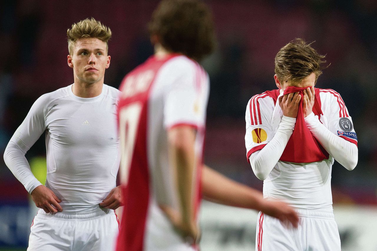 Ajax afgetroefd met eigen spelletje - NRC