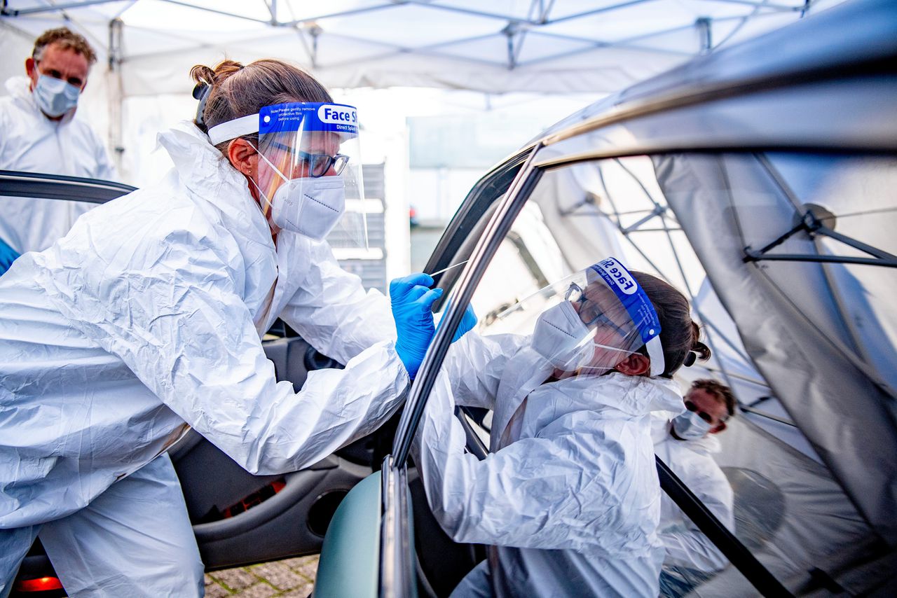 Alle covidcijfers stijgen deze week, constateert het RIVM - NRC