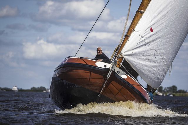 Skûtsjesilen: strijden op de meren van Friesland - NRC