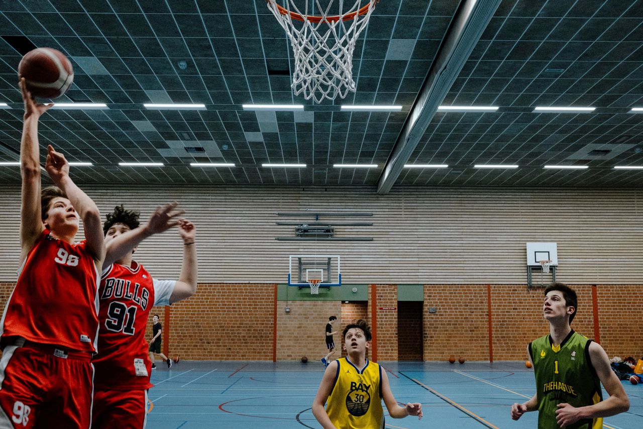 Jeugd wil graag basketballen door corona en socials - NRC