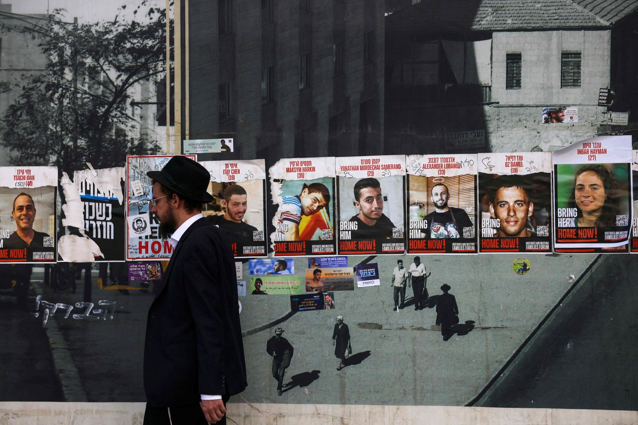 '51 Israëlische gijzelaars nog in leven' - NRC