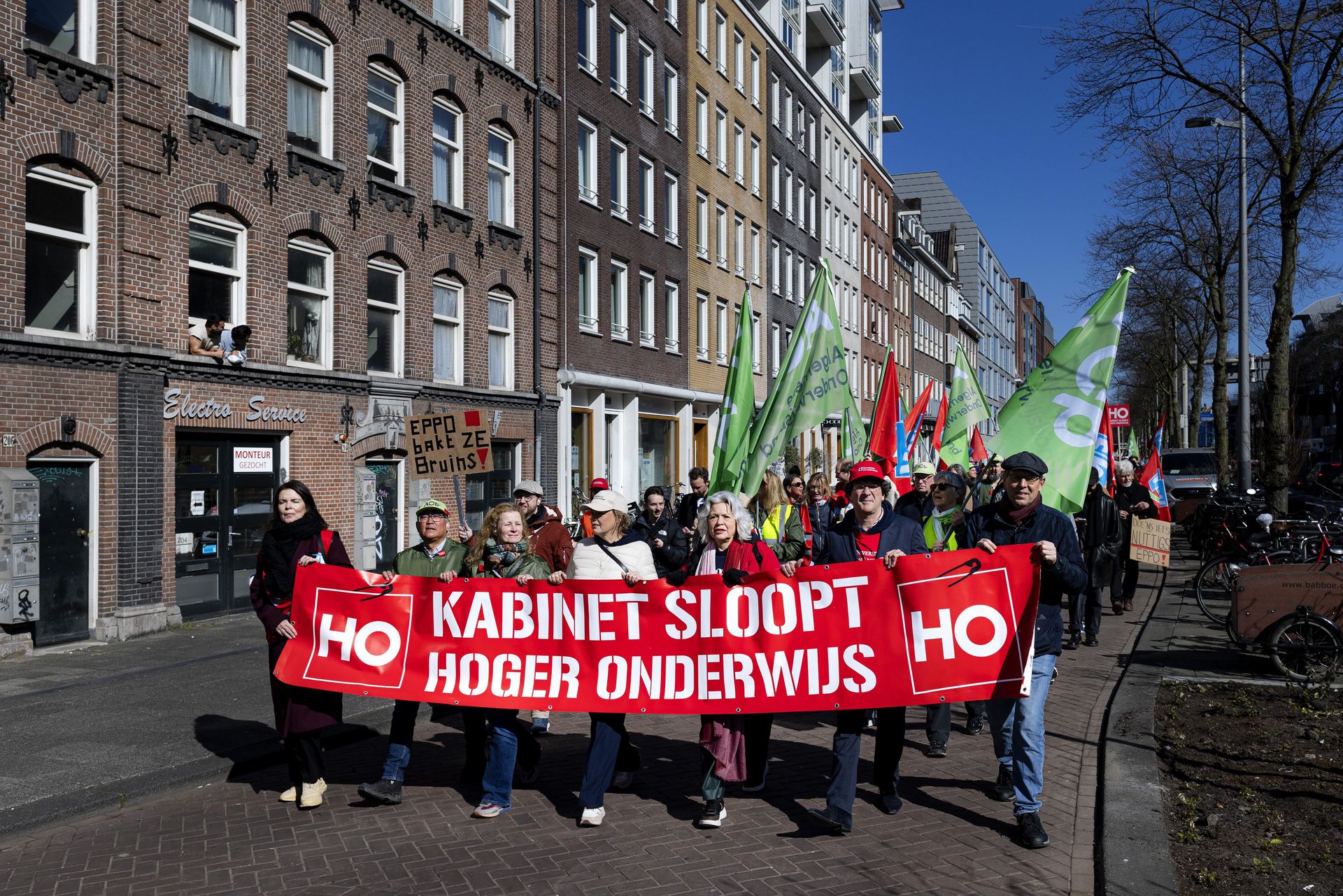 Universiteiten stappen naar de rechter om bezuinigingen van tafel te ...