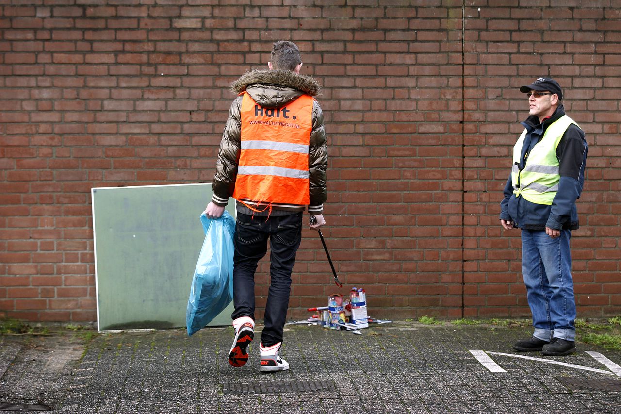 Vier man krijgen werkstraf voor misdragingen oud en nieuw - NRC
