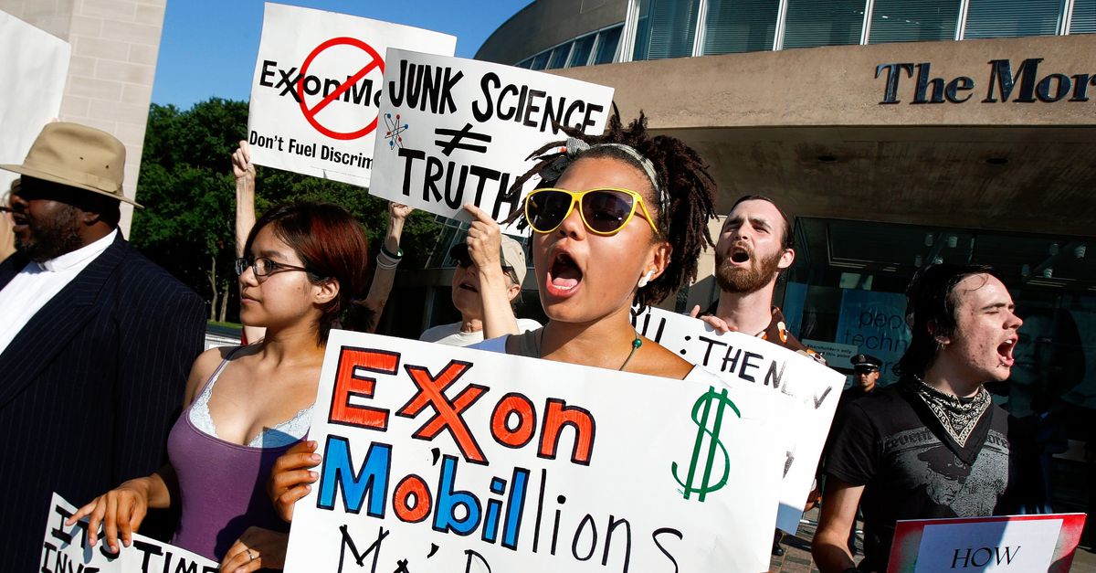 Wetenschappers: Exxon hanteerde dubbele agenda - NRC