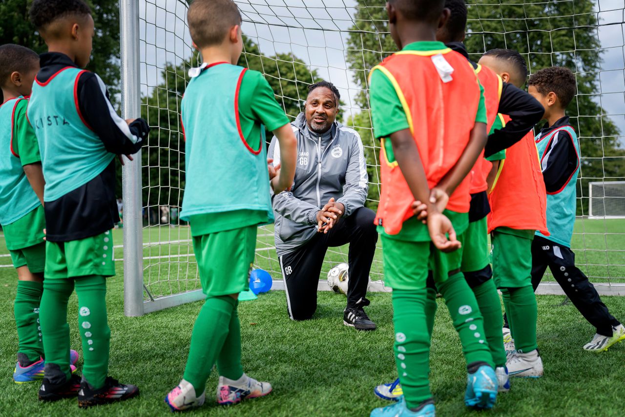 Bij voetbalclub Real Sranang koppen de pupillen toch al nooit - NRC
