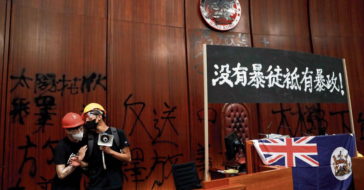 Opinie | Hongkong moet China geen alibi voor geweld geven - NRC