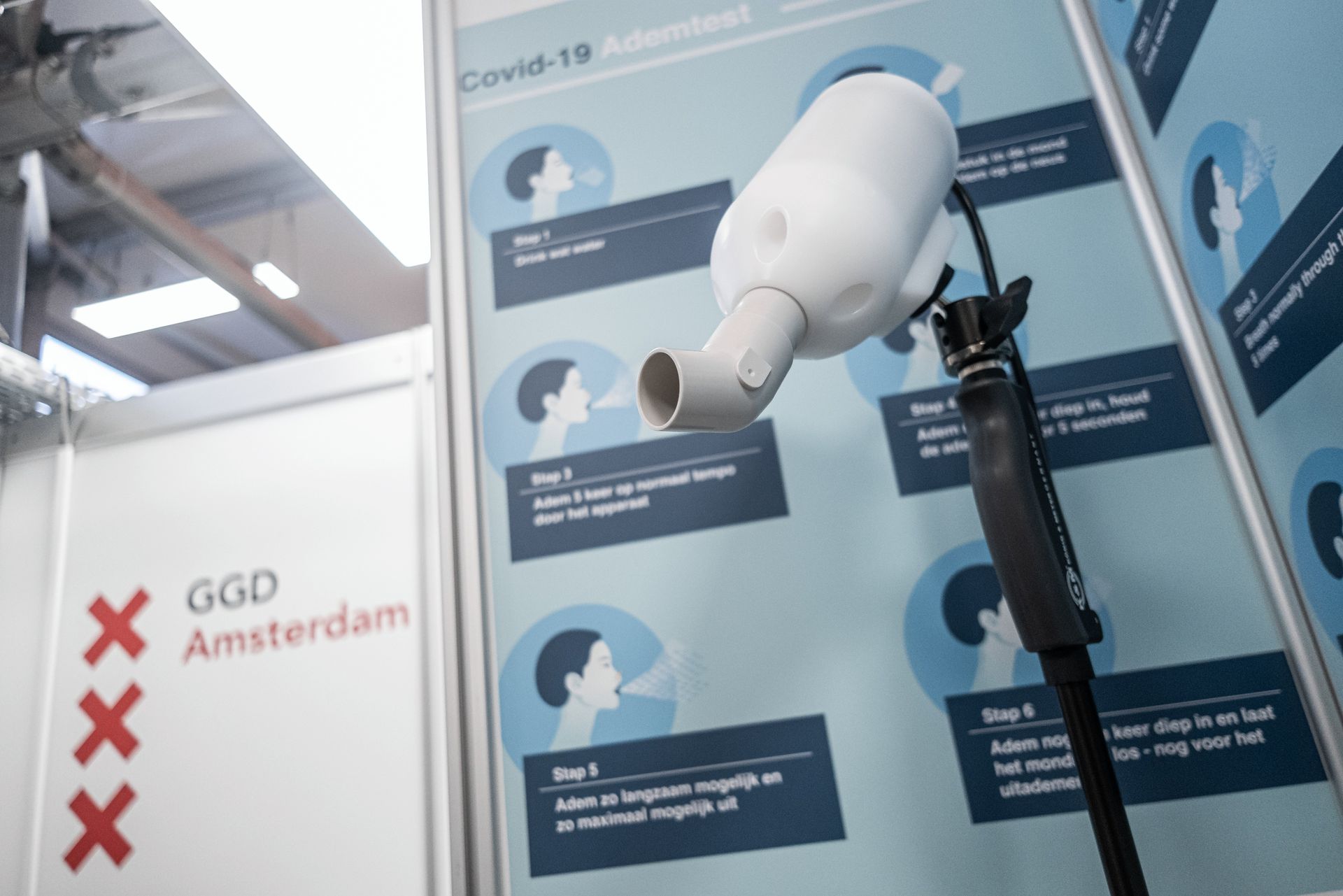 GGD Amsterdam gaat blaastesten binnenkort weer inzetten - NRC
