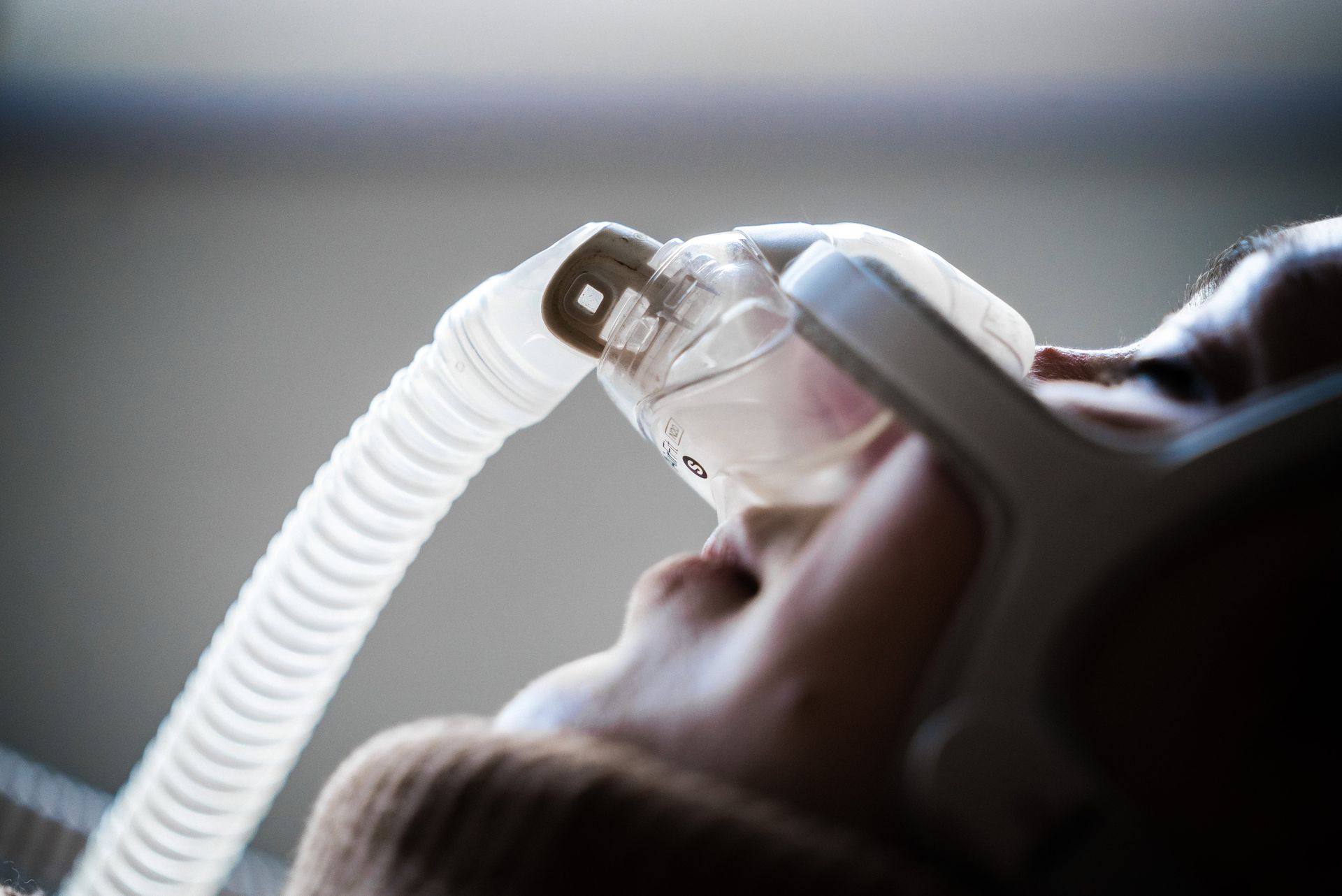 Opnieuw problemen bij Philips: sommige maskers gevaarlijk voor mensen ...