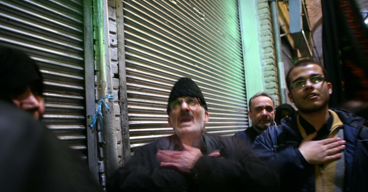 Eerst rouwen bij Assadi en dan gezellig eten - NRC