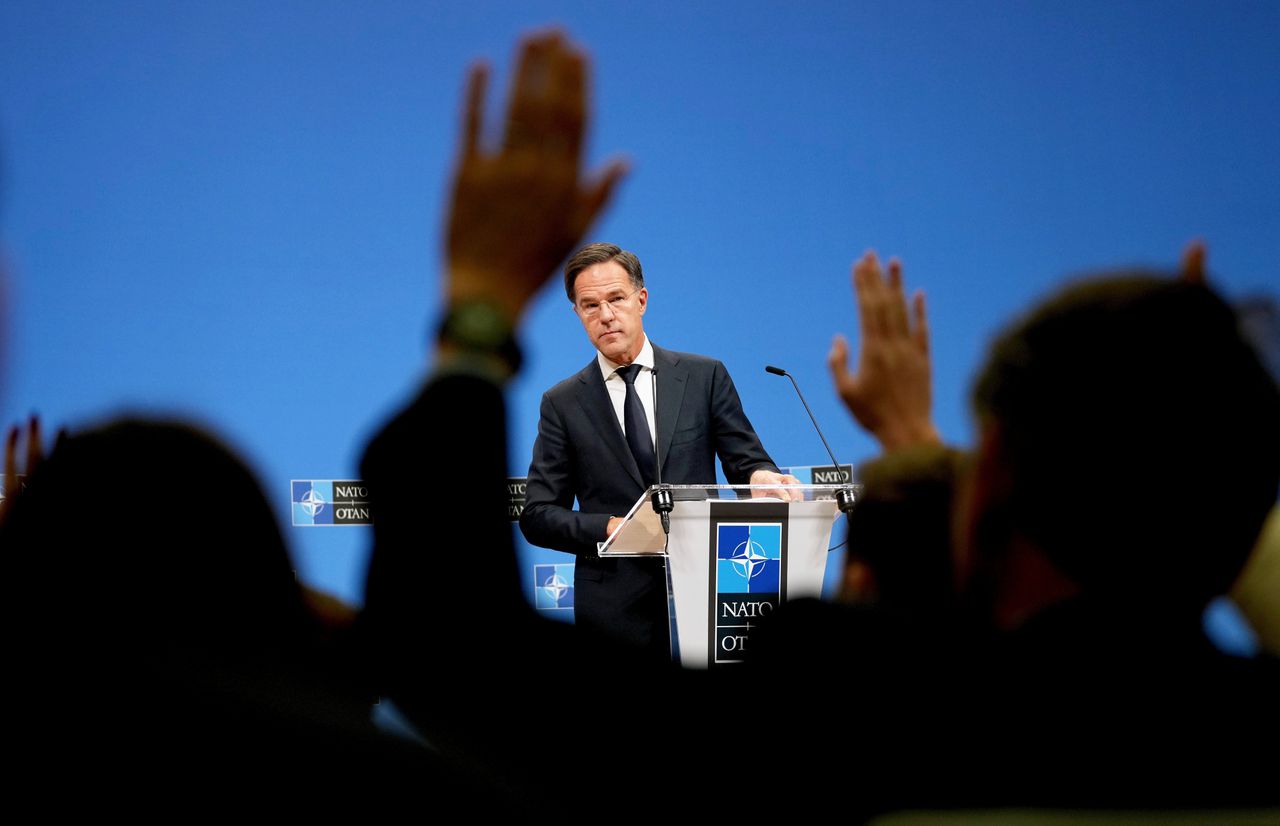 Rutte: NAVO moet Oekraïne meer steunen zodat het steviger kan ...