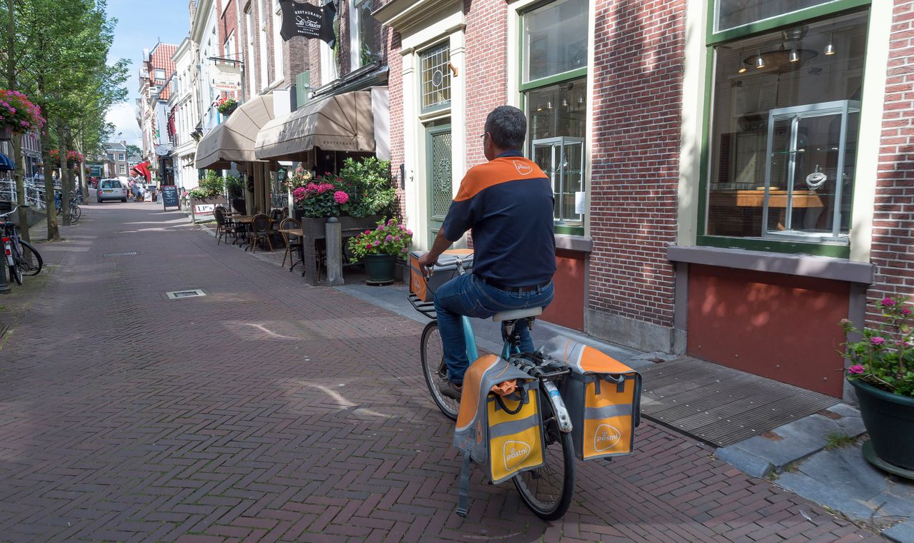 PostNL maakt verlies in het tweede kwartaal - NRC