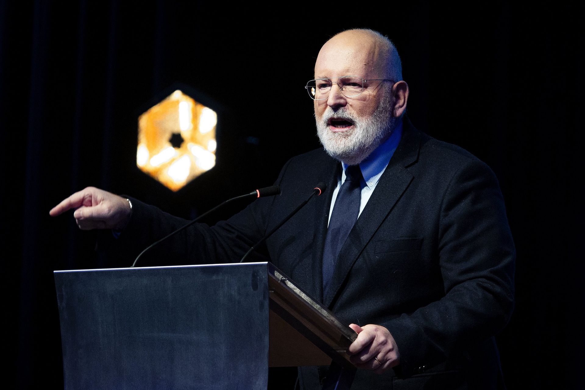 GL-PvdA-leider Frans Timmermans: ‘Kabinet jaagt desintegratie Nederland aan’ - NRC