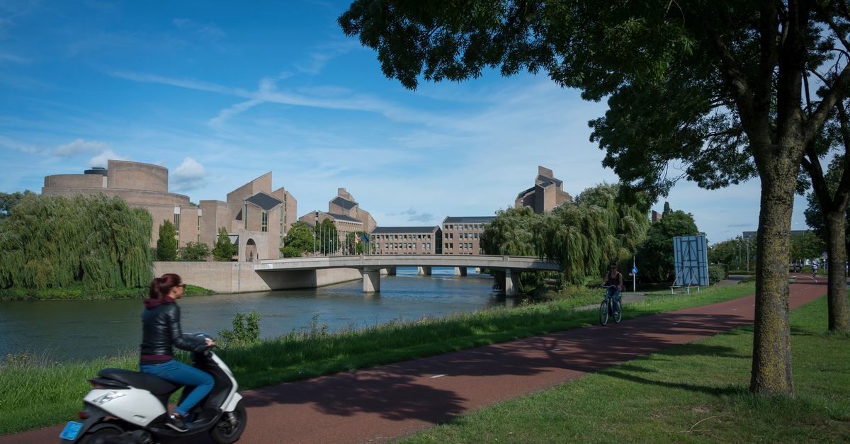 Onderzoek naar oud-gedeputeerde Limburg om schending integriteit - NRC