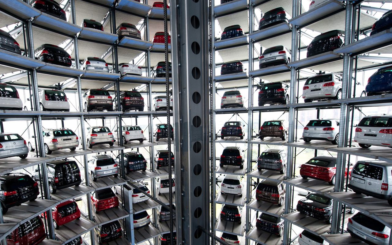 Pouw was te ambitieus - en nu verdelen dealers de vestigingen - NRC