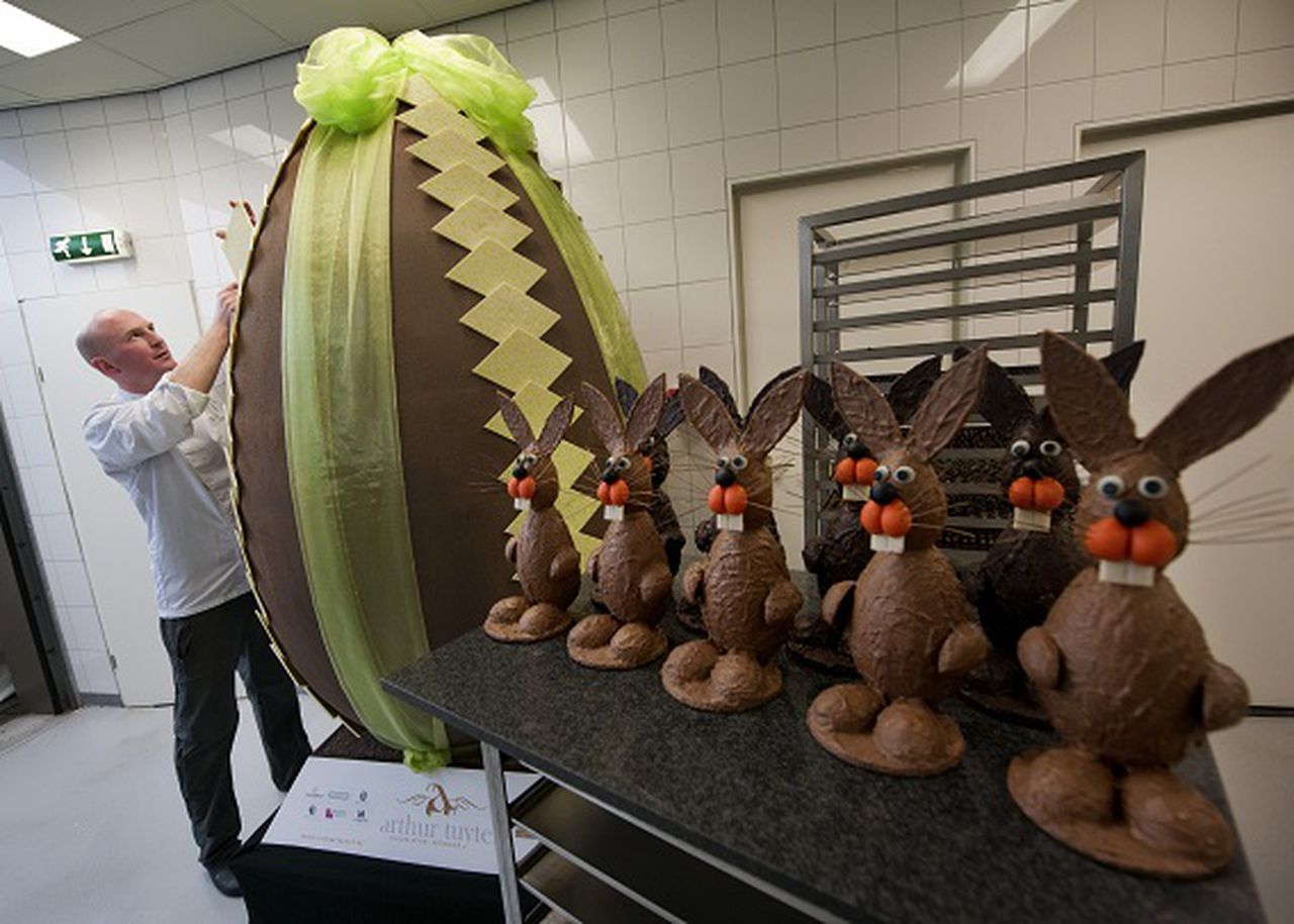 Wat doen het paasei en de paashaas in het Paasverhaal? - NRC