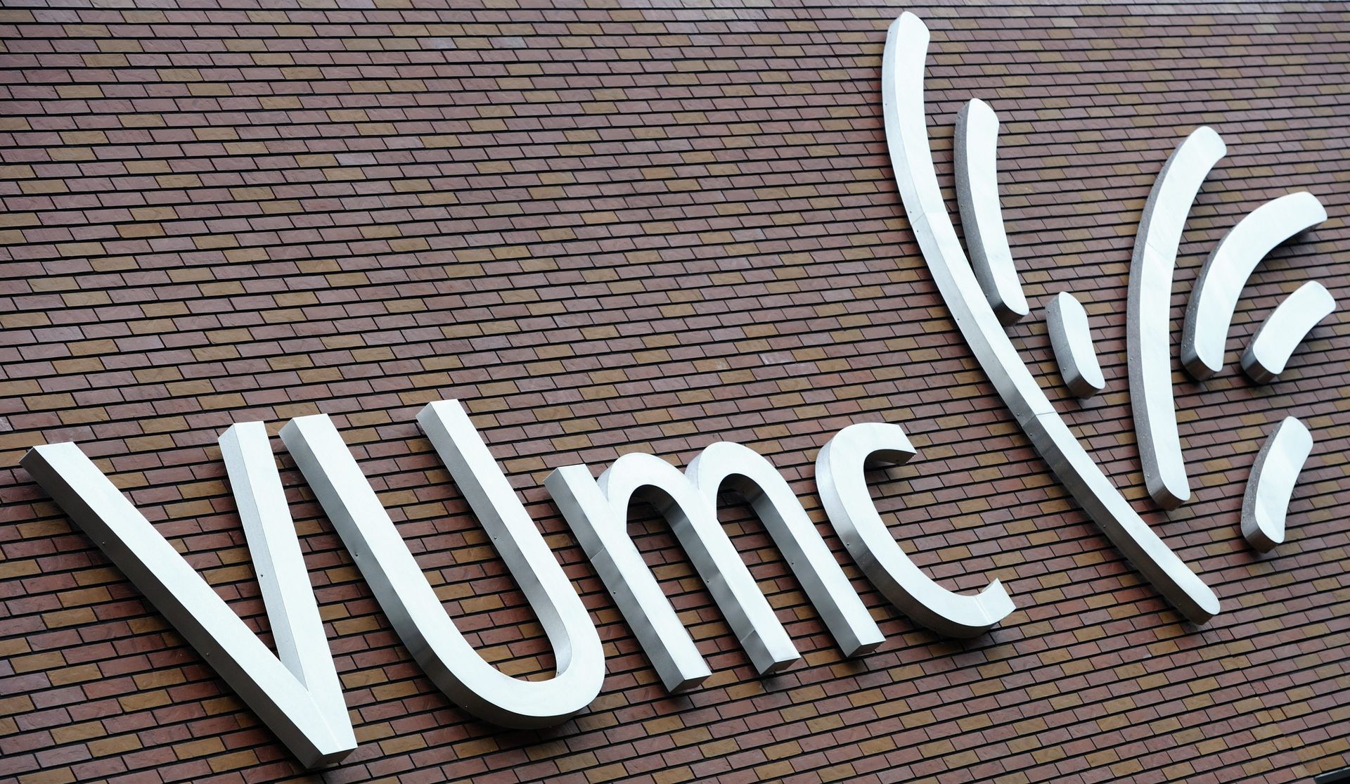 Hoogleraar VUmc hield belangen stil bij kankeronderzoek - NRC