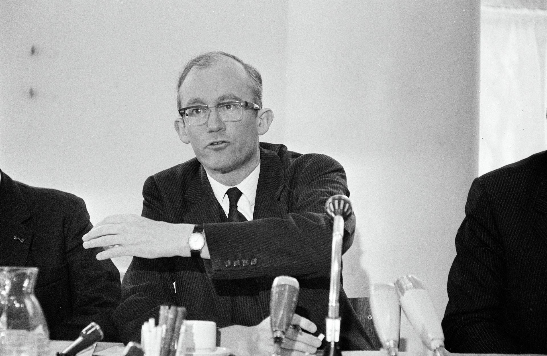 Oud-minister van Financiën Johan Witteveen overleden - NRC