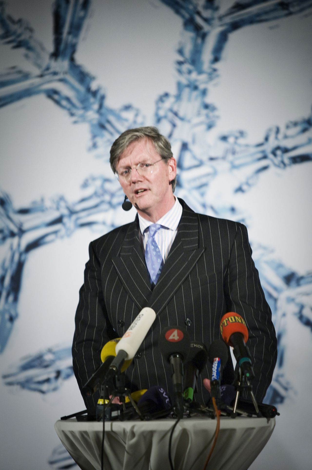 'We bleven auto's verkopen, een wonder' - NRC